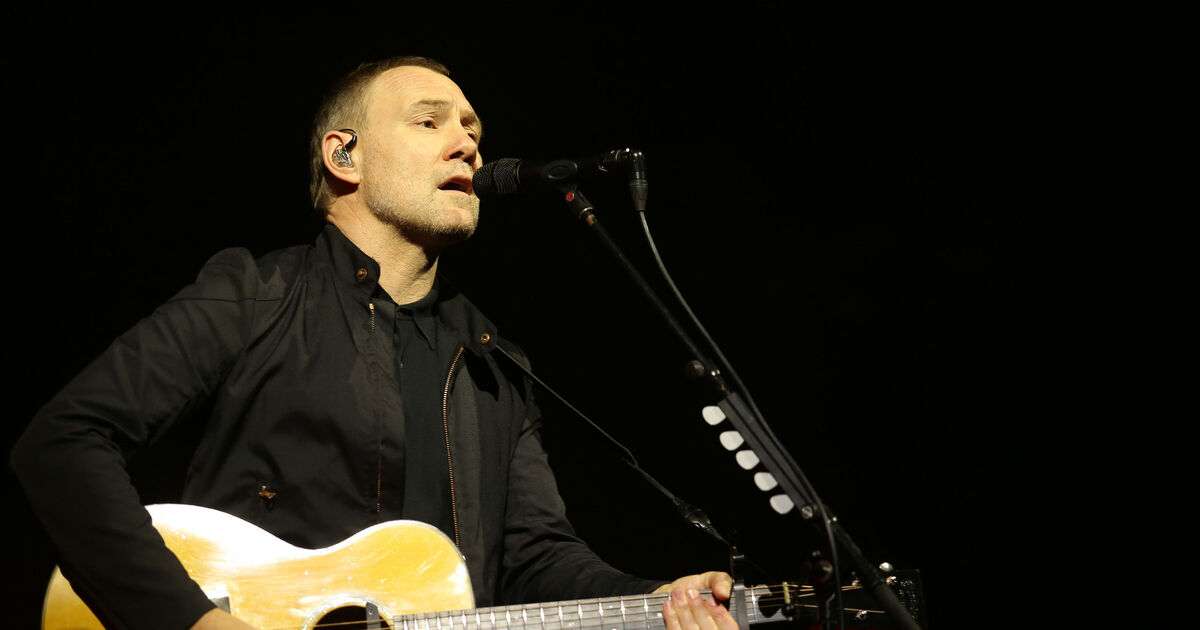 Review and pictures: David Gray was lost in music as Marquee swayed and ...