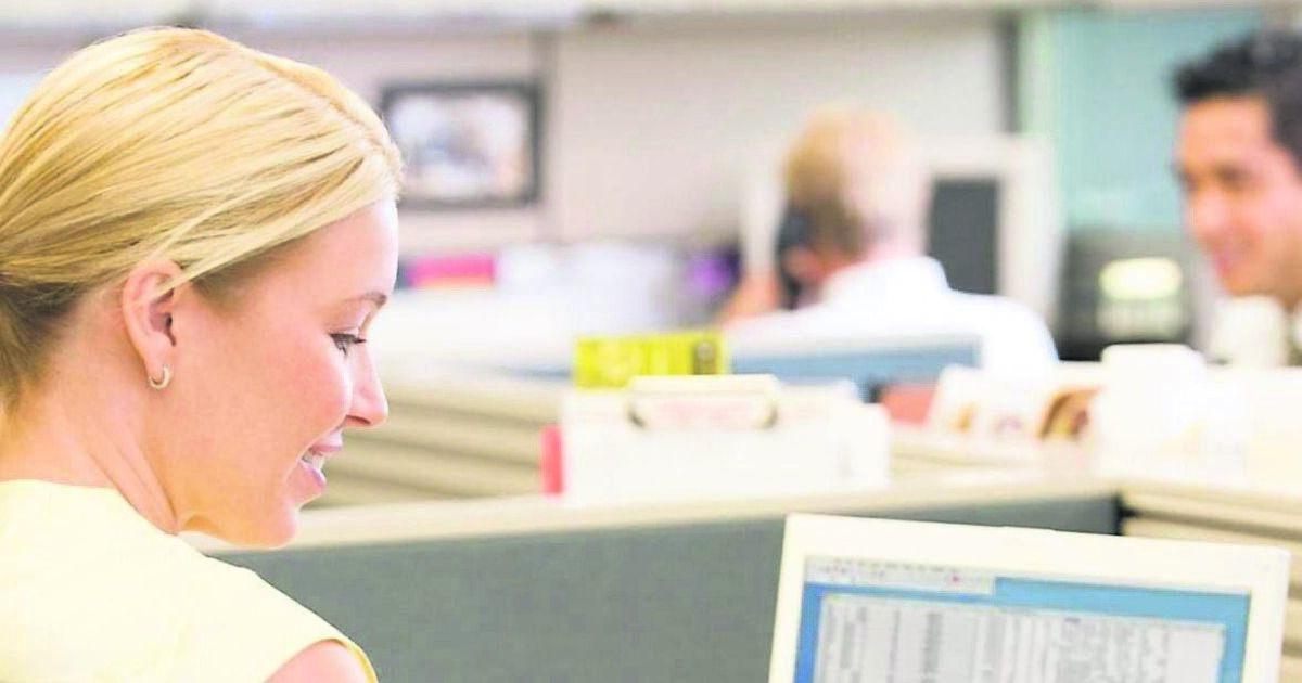 How eating ‘al desko’ is bad for your health