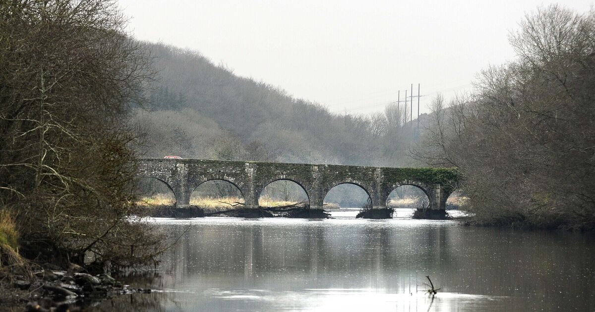 Council to install traffic lights on narrow Inniscarra Bridge