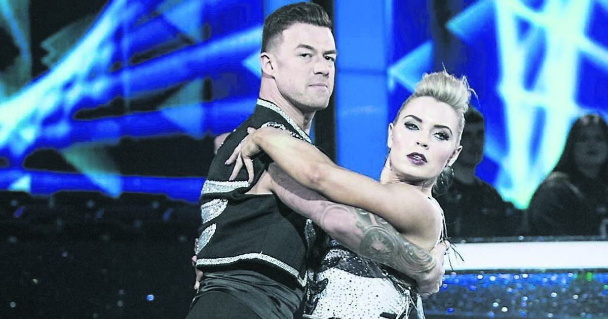 Anna, Rob strut on for another week