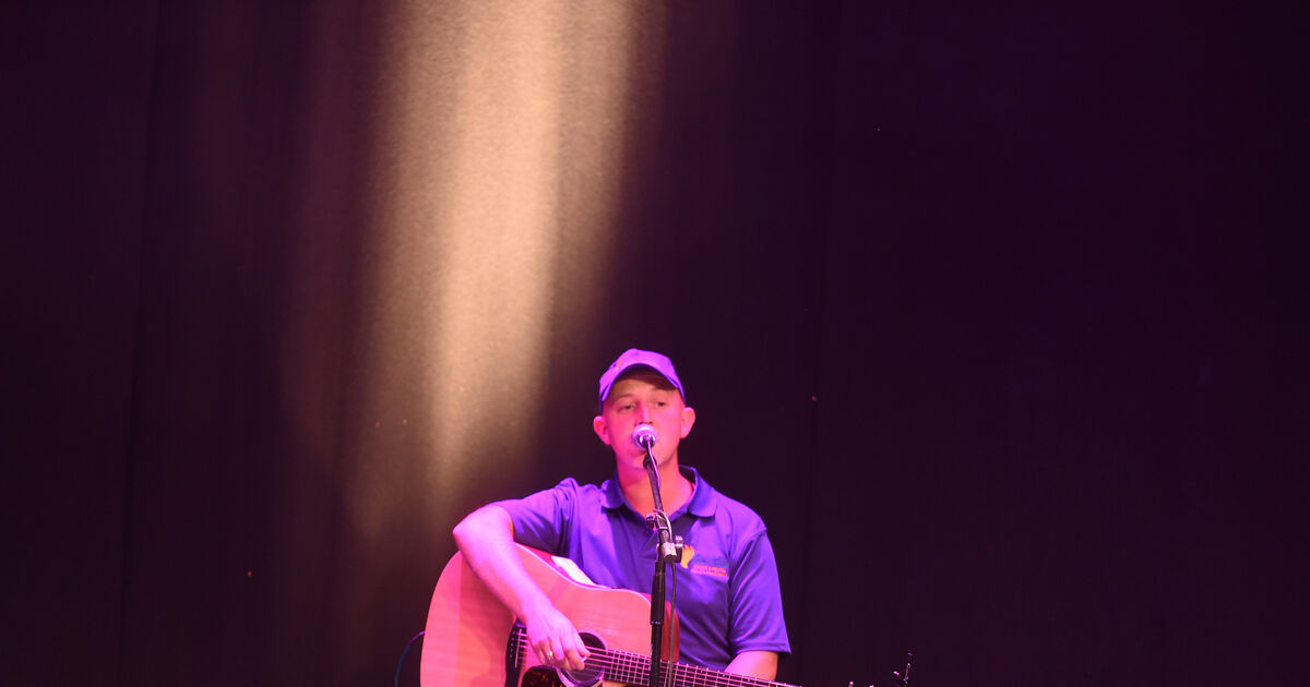 Well-known Cork singer-songwriter in running for Battle of the Ballads