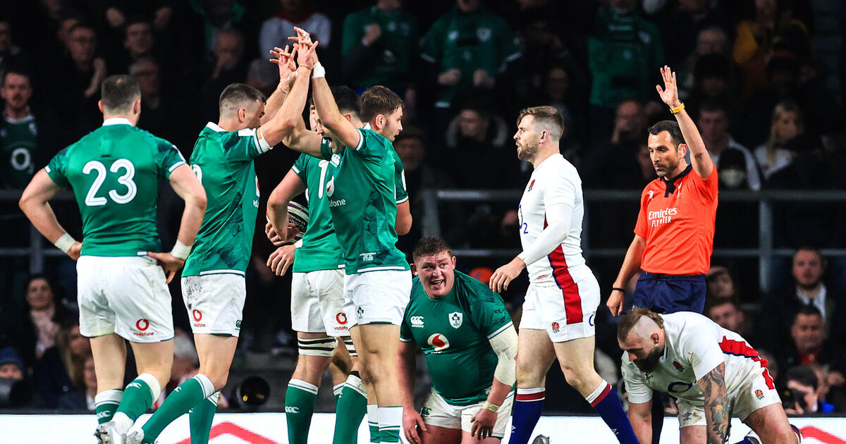 Ireland beat England in Twickenham to keep their Six Nations hopes alive