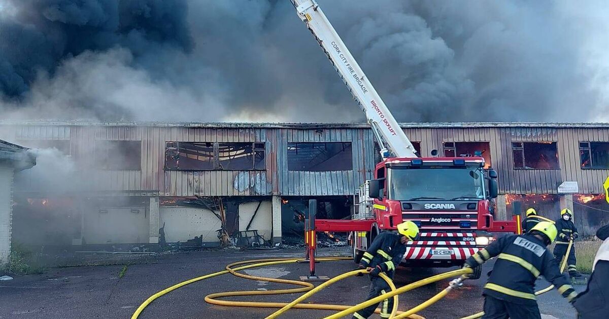 Latest: Fire crews responding to blaze at former Cork hotel say focus ...
