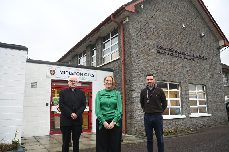 Pictures: Junior minister Madigan gets a tour of Midleton Primary CBS