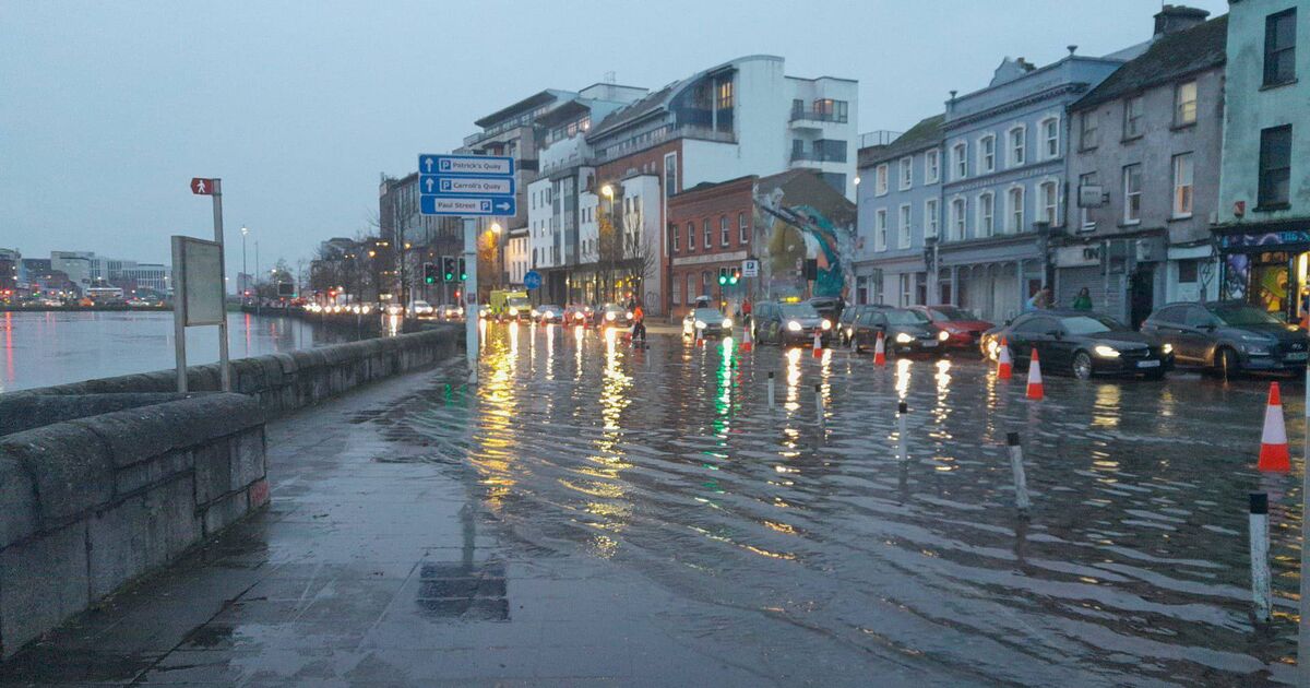 Flooding reported in parts of Cork city and county