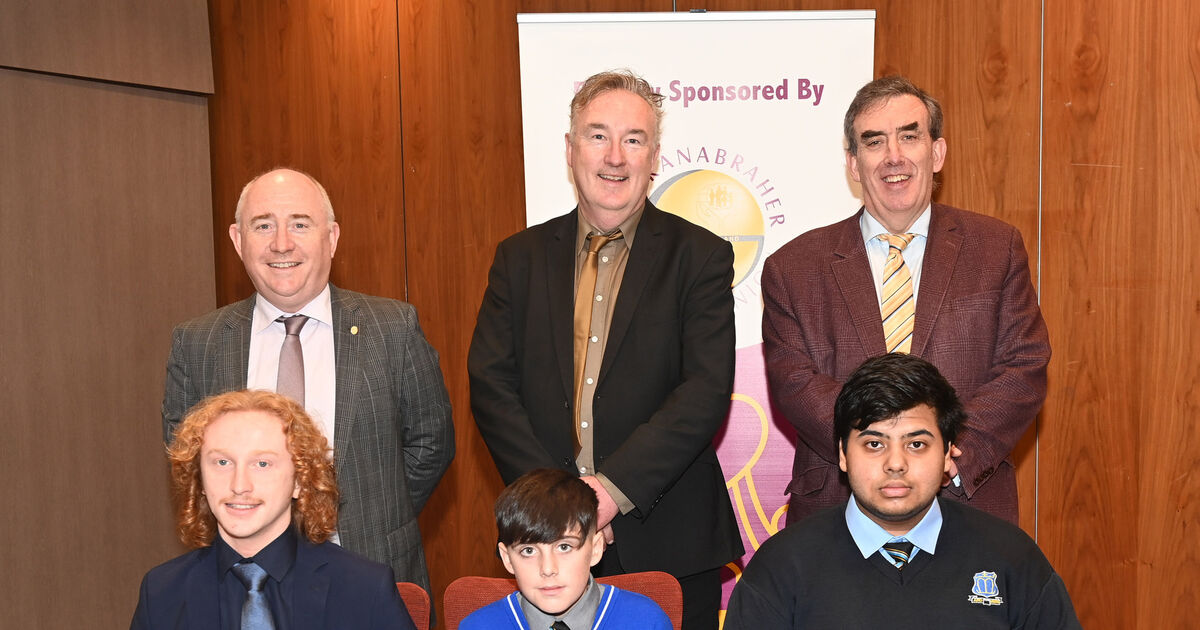 Past Pupils’ award for North Mon students