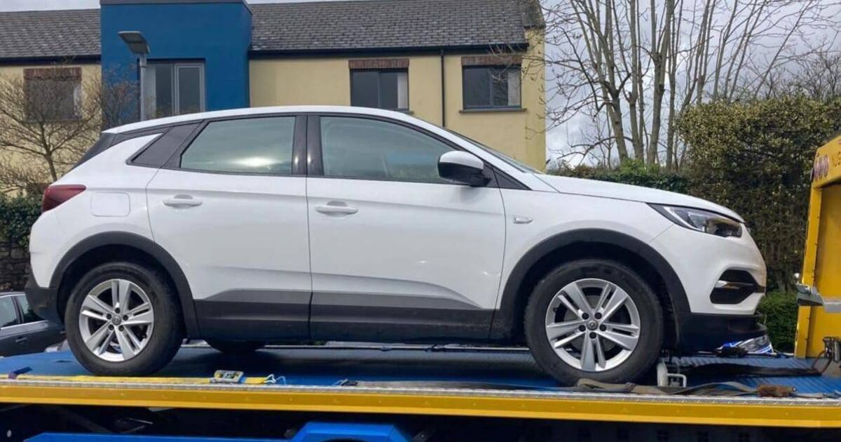 Unlicensed taxi seized at a Garda checkpoint in West Cork