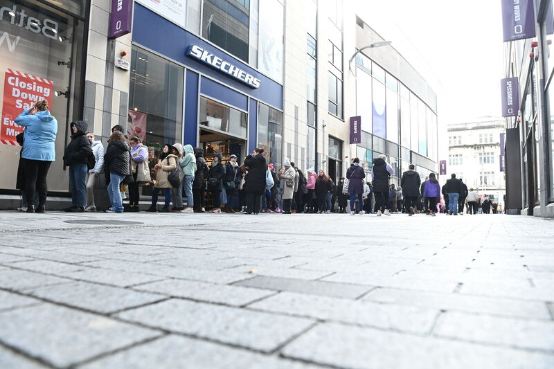 'Sad to see it go': Lengthy queues as people head to New Look closing ...