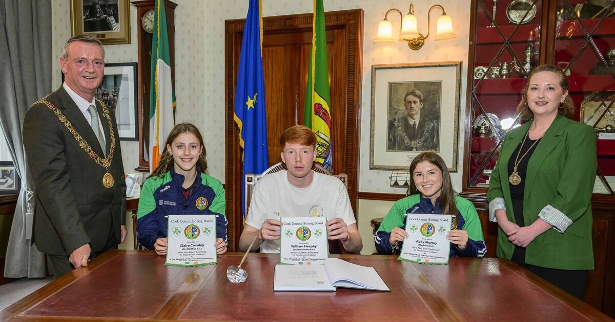 Mayfield Boxing Club welcomed to City Hall by the Lord Mayor