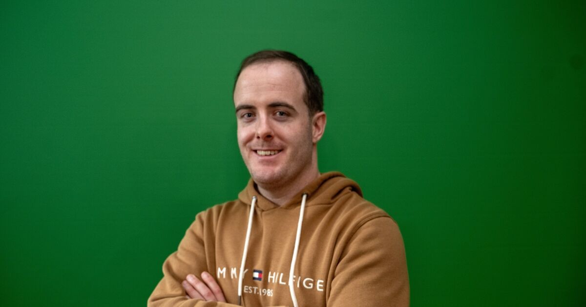 0152 14329691 stacy is attractive and has a wonderful